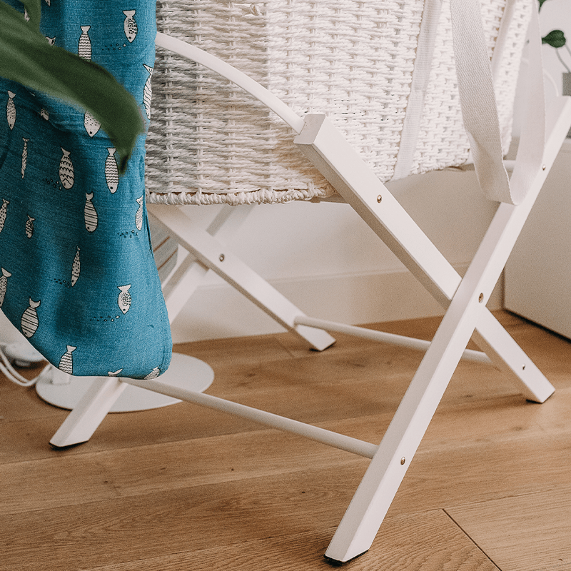 Suport Lemn Alb Simplu Pentru Cosulet Ahoj Baby - Camera Bebelusului